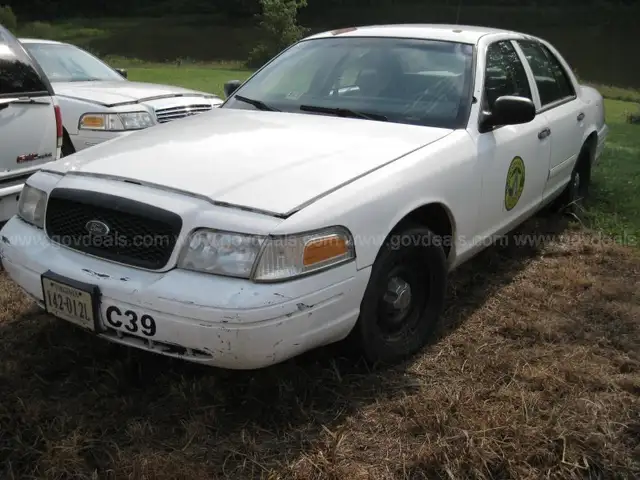 2001 Ford Crown Victoria Police Interceptor | GovDeals