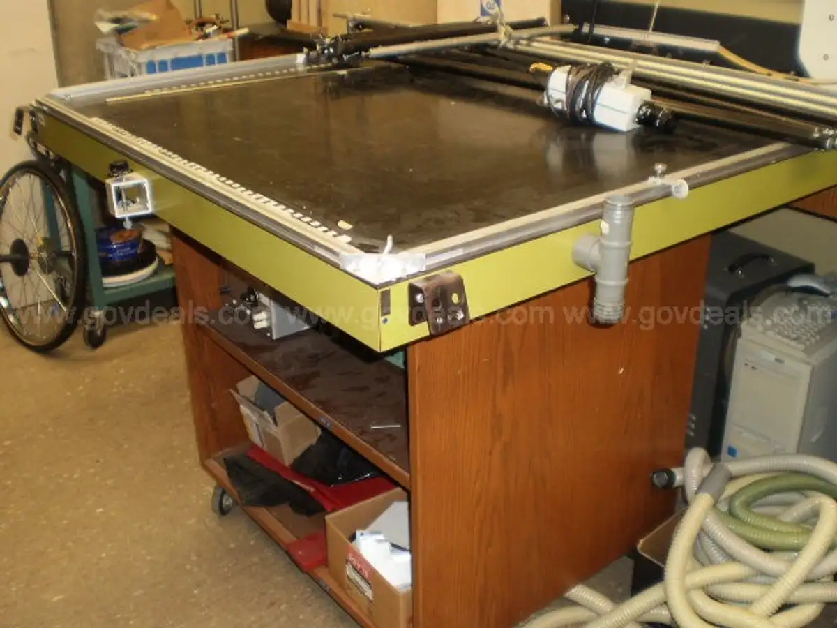 A lot of two Ealing Air Tables | GovDeals