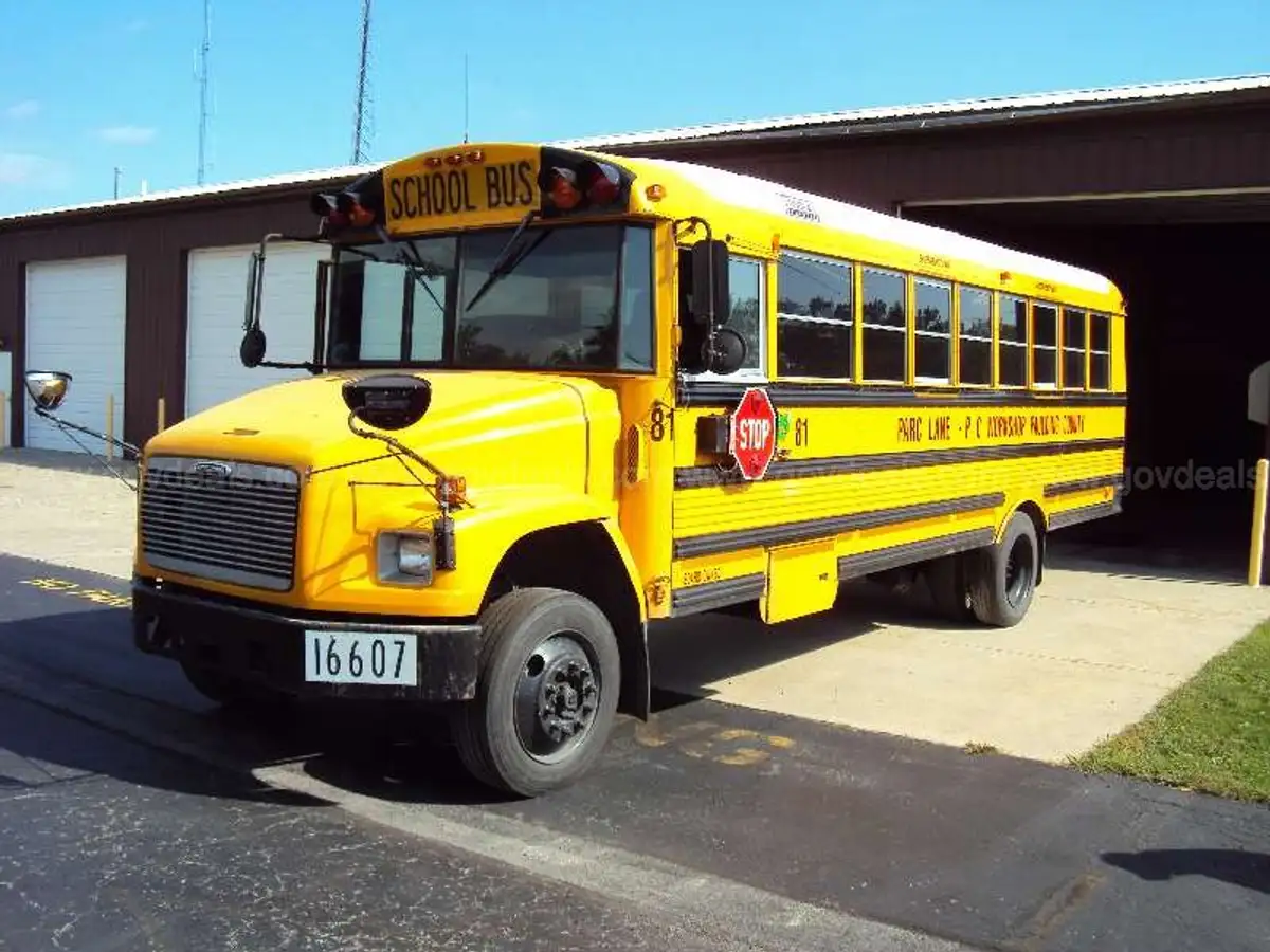 2001 Thomas/ Freightliner school bus. | GovDeals
