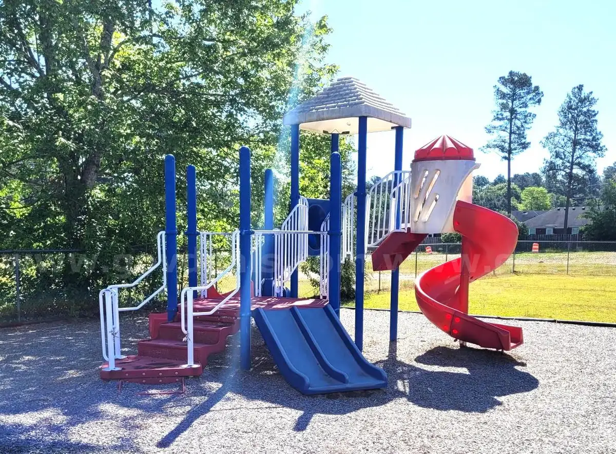 Red, White and Blue Play Ground Set Auction #3668 | AllSurplus