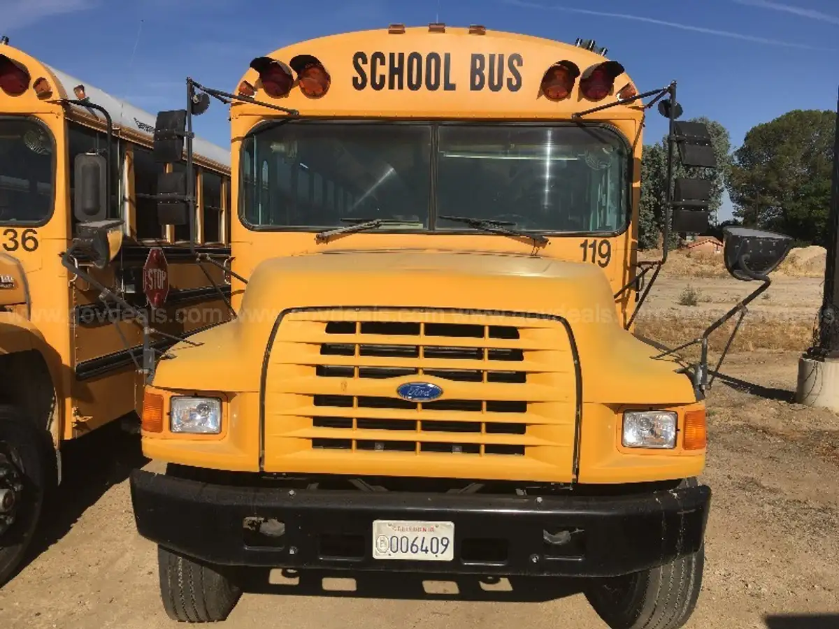 1995 Ford B800 Carpenter School Bus | GovDeals