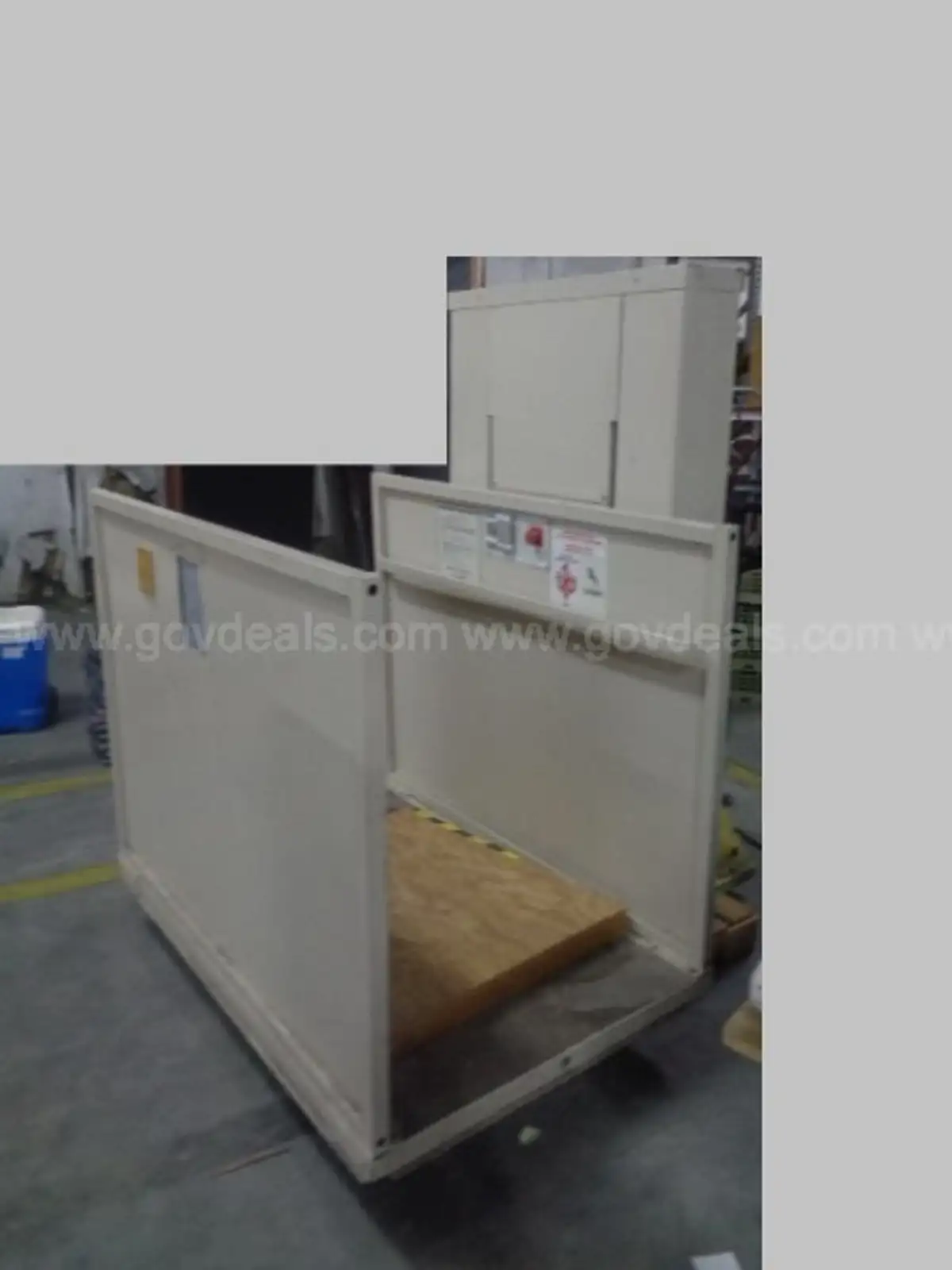 Cheney Wheelchair Lift | GovDeals