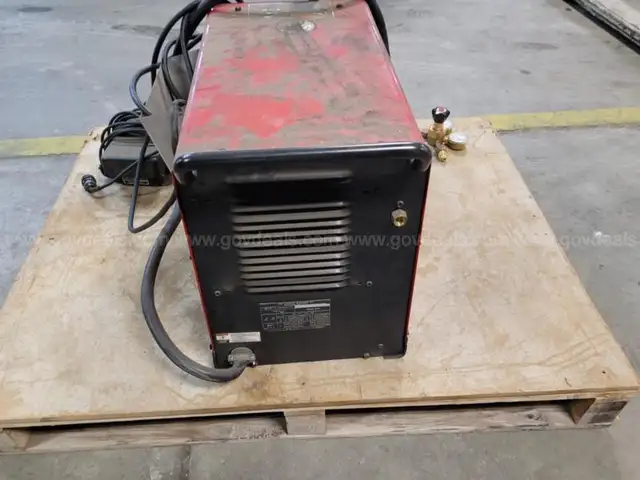 LINCOLN 175 SQUARE WAVE TIG WELDER | AllSurplus