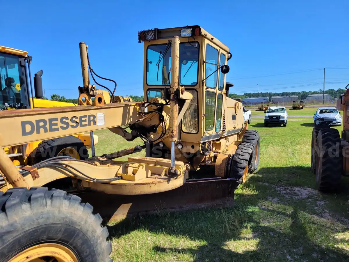 1989 Dresser Motor Grader | AllSurplus