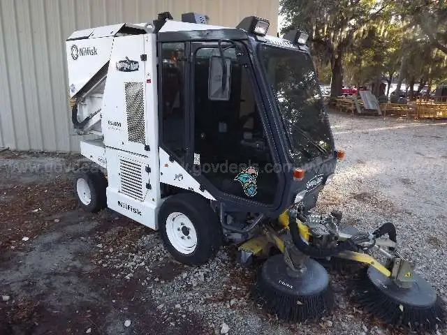 Nilfisk-Advance RS-850 Compact Vacuum Sweeper (Diesel) | GovDeals