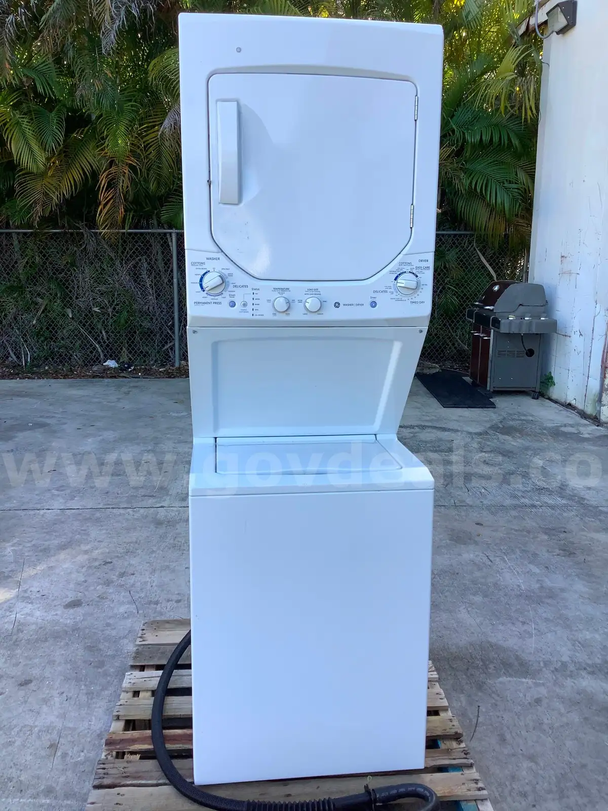 (1) Washer / Dryer Unit by GE | AllSurplus