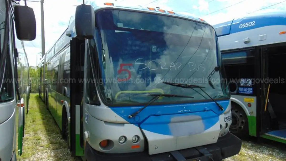 1-9518/2009 New Flyer 60 Foot, low floor, Hybrid, articulated passenger ...