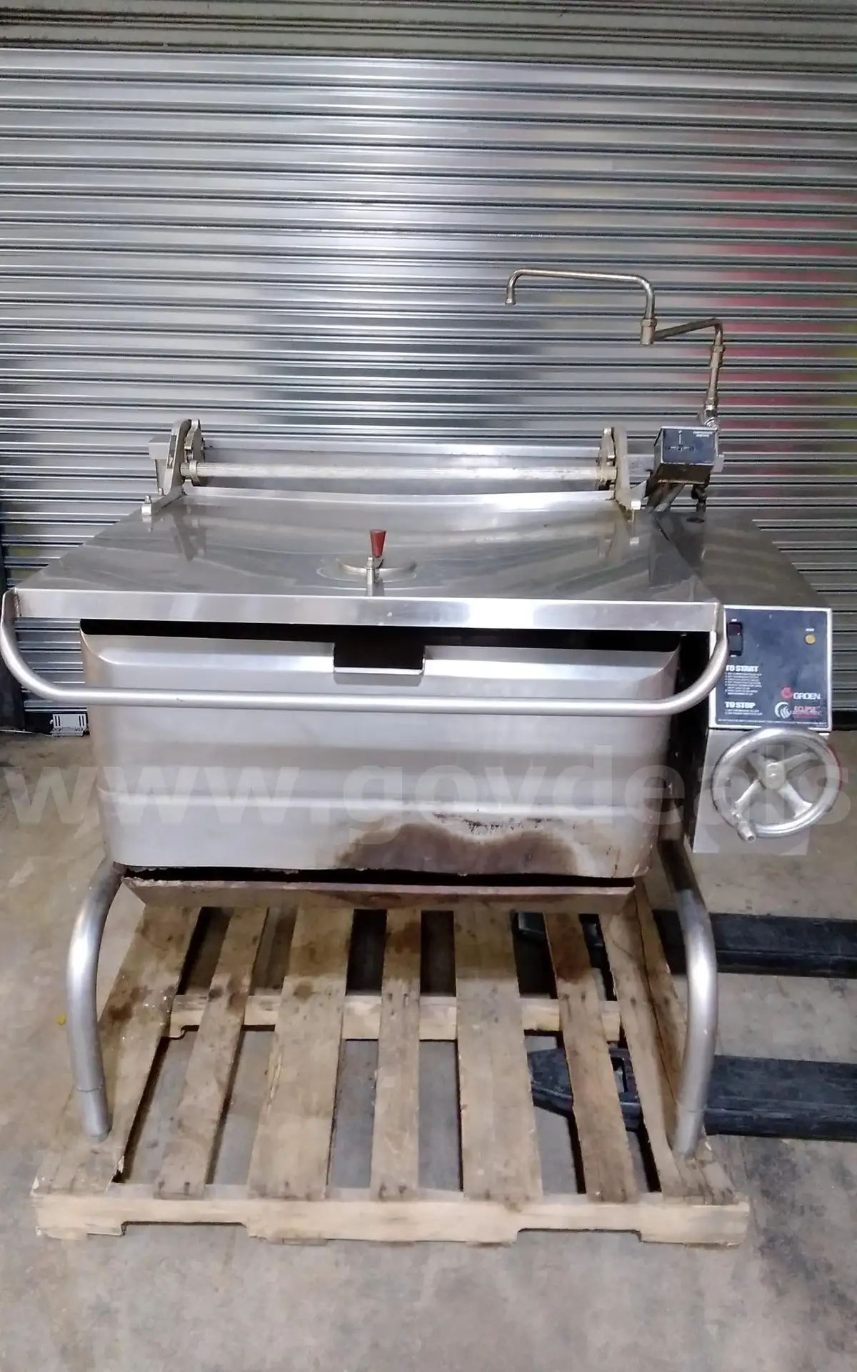 Groen Eclipse Ergonomic tilting braising pan. Model: BPM-40G 120Volt ...