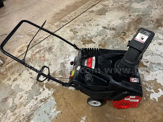 21" MTD Single Stage Snow blower | AllSurplus