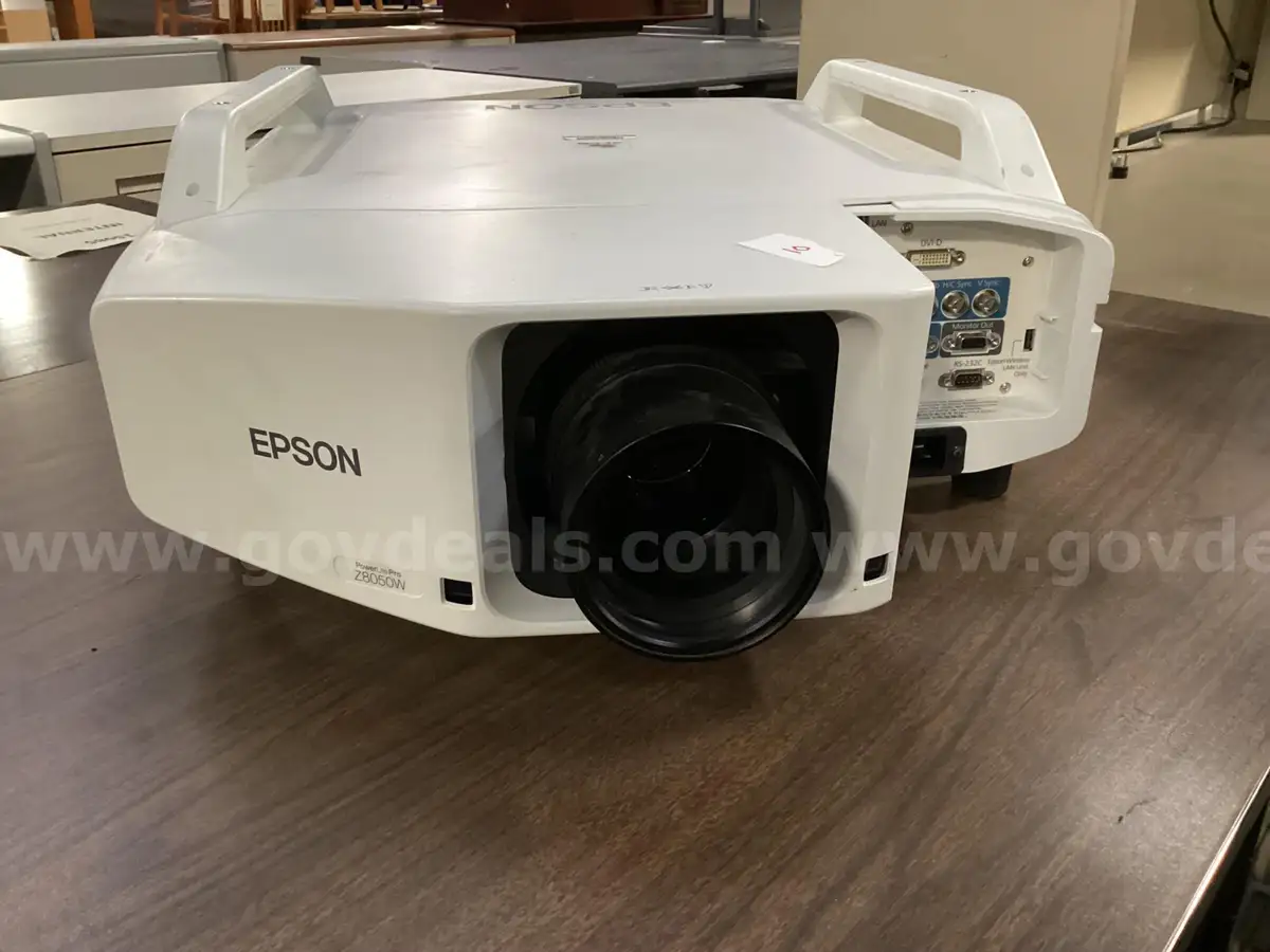 Epson 3lCD Projector. | AllSurplus