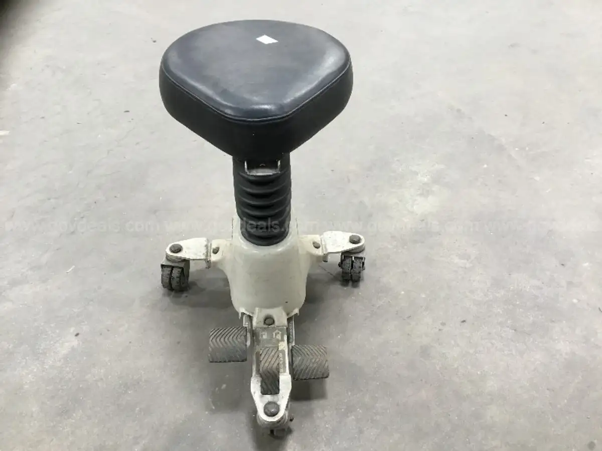 Stryker Renaissance Series Surgeons Stool | GovDeals