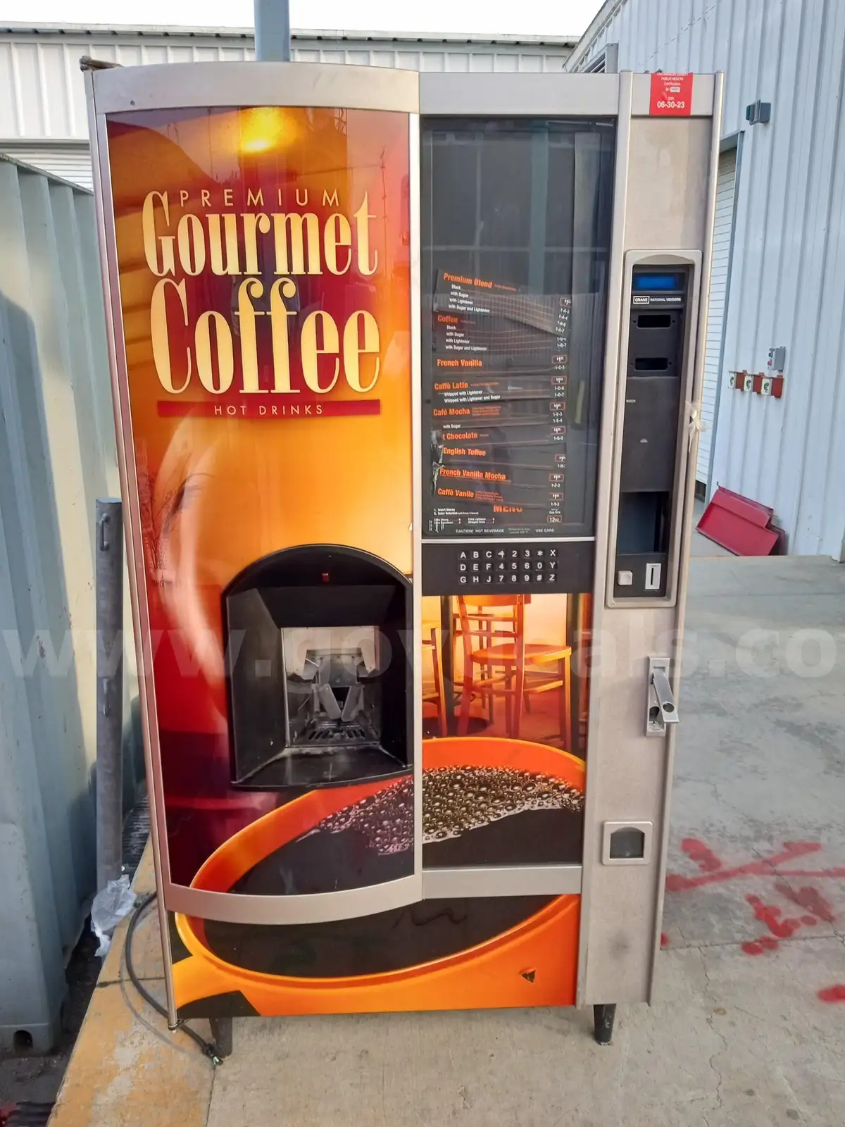 HOT DRINK VENDING MACHINE (MODEL: 673D) | AllSurplus