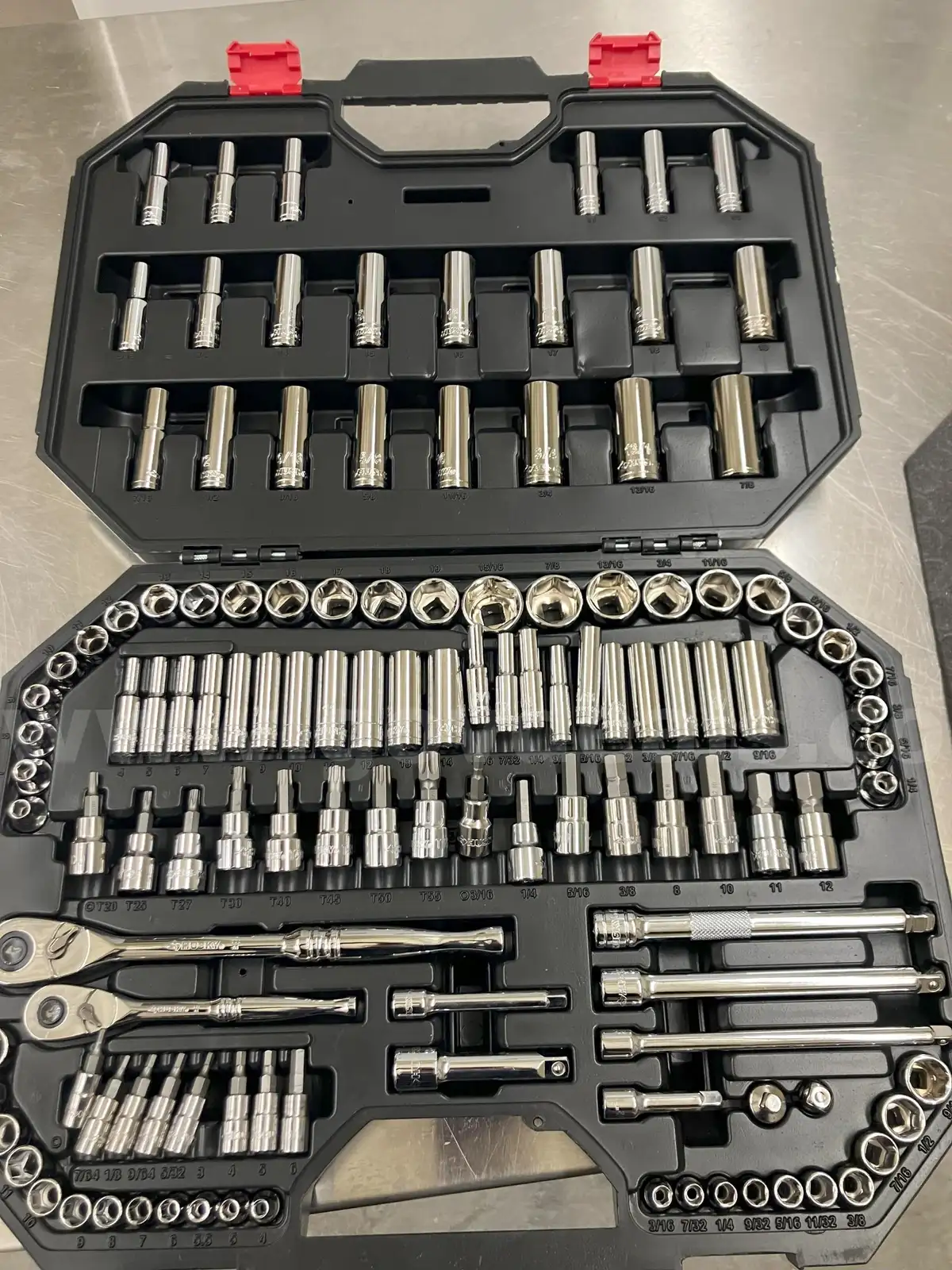 Husky Socket Set with case | AllSurplus