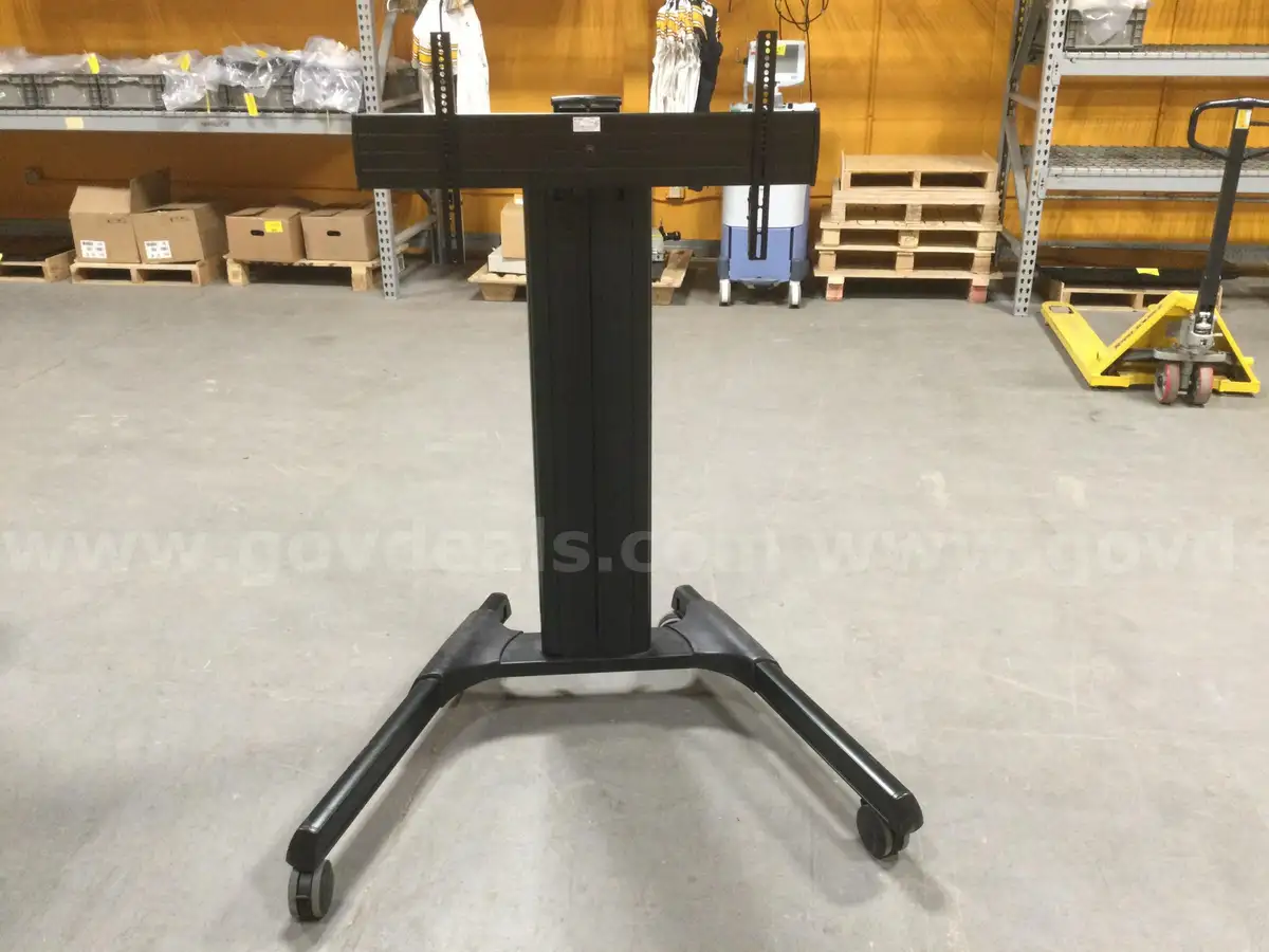 Chief LPAUB Large Fusion Manual Height-Adjustable Mobile Cart | GovDeals