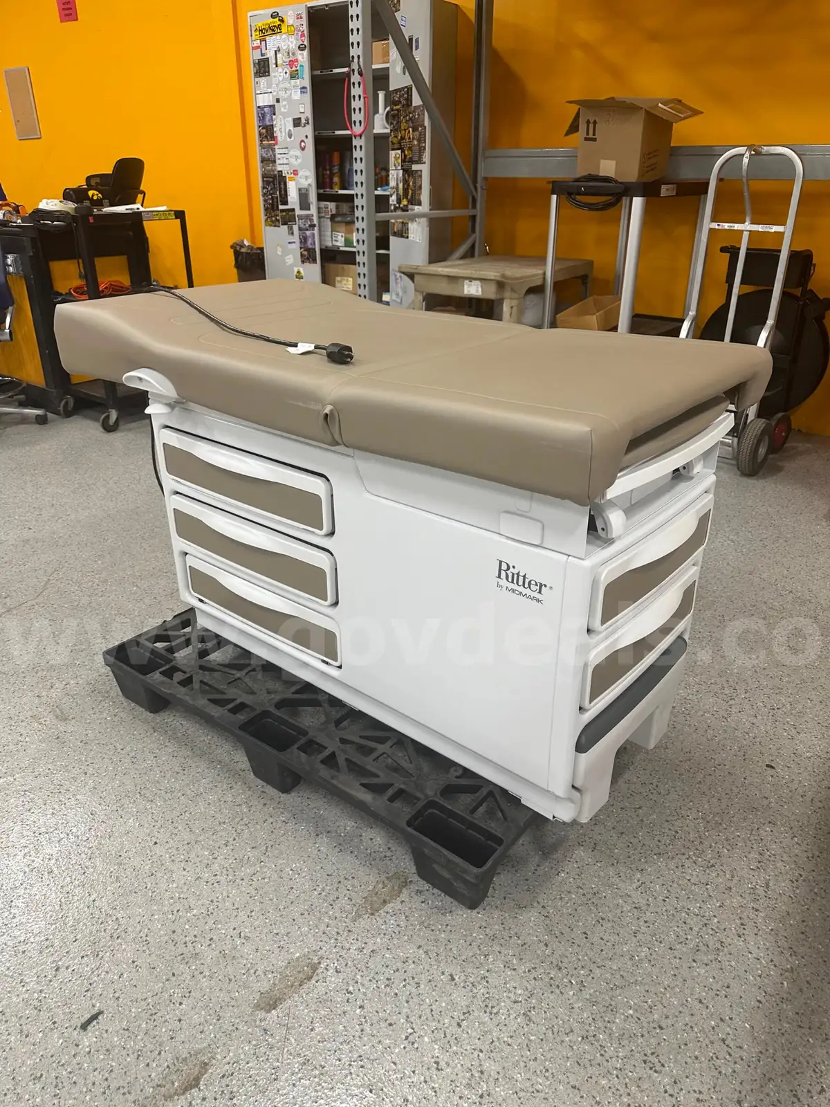 Ritter by Midmark Adjustable Exam Bed, Model 204-011 | GovDeals