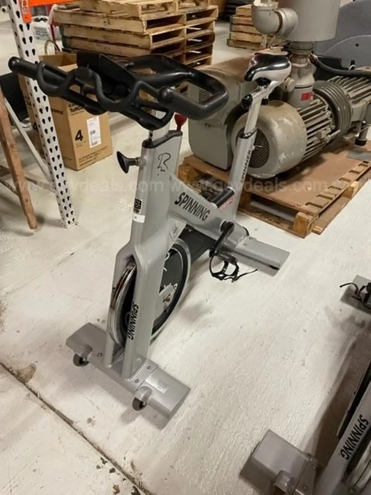 Spin Fitness Spinning Bike with Digital Star Trac Computer. | AllSurplus