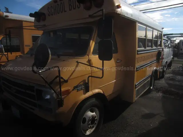 1995 Chevrolet G-Series Van G30 20 Passenger Bus for Parts or Repair ...