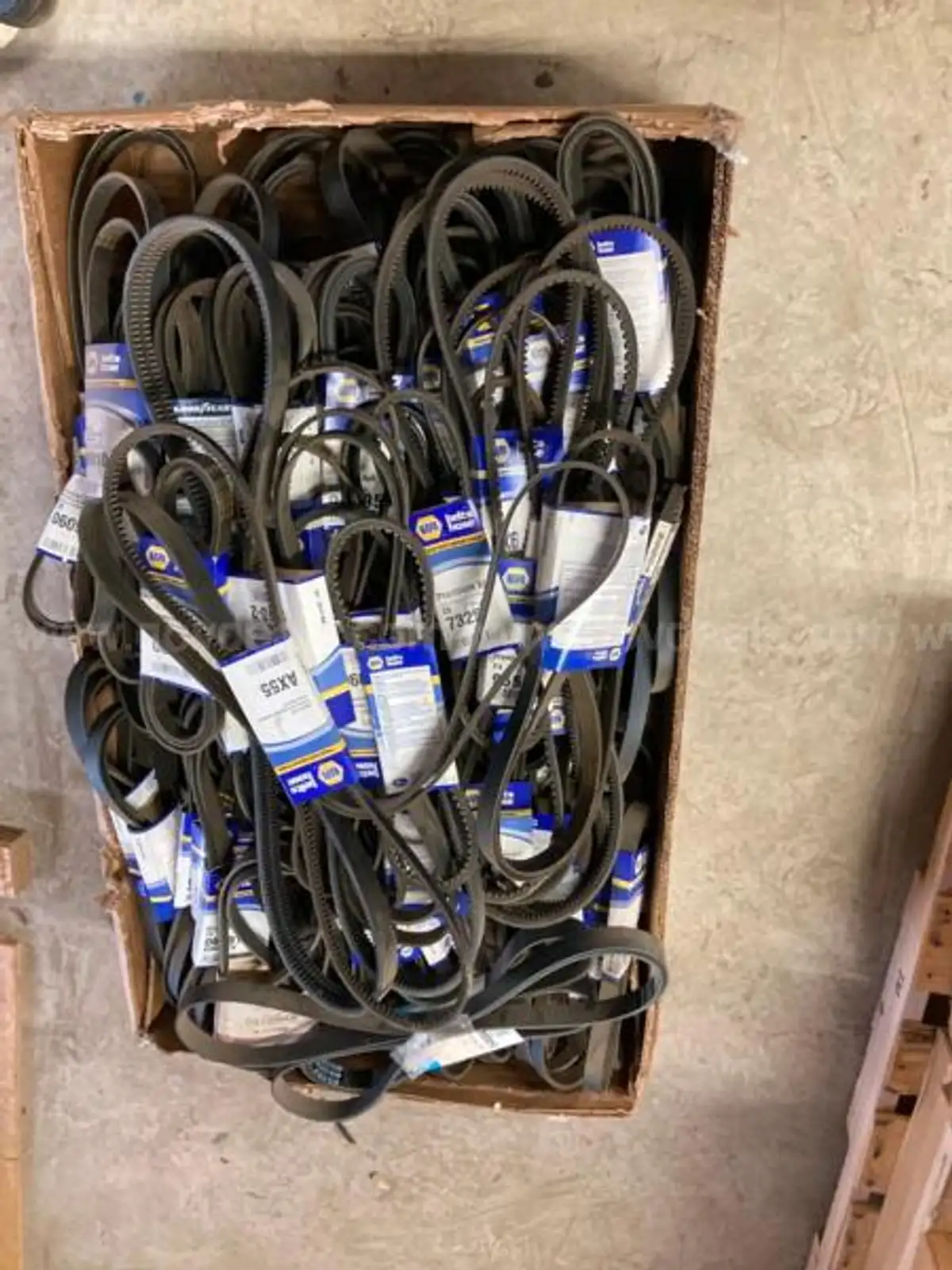 Lot of V-Belts & Serpentine Belts fromVarious 2010 & Older Vehicles ...