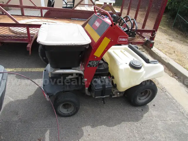 2016 Toro Stand on Spreader/Sprayer *PARTS OR REPAIR* V04988 U3117 ...