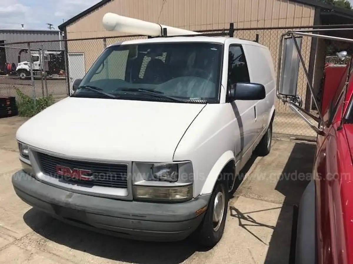 1998 GMC Safari Cargo/Work Van | GovDeals