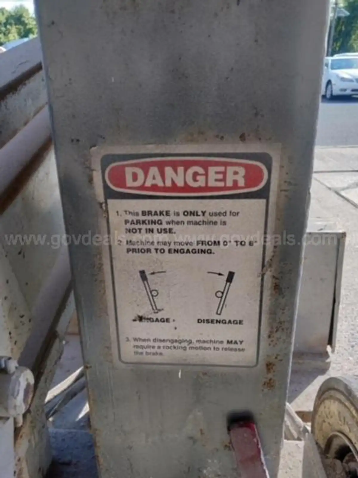 Strato-Lift KRX-20 Scissor LIFT | AllSurplus