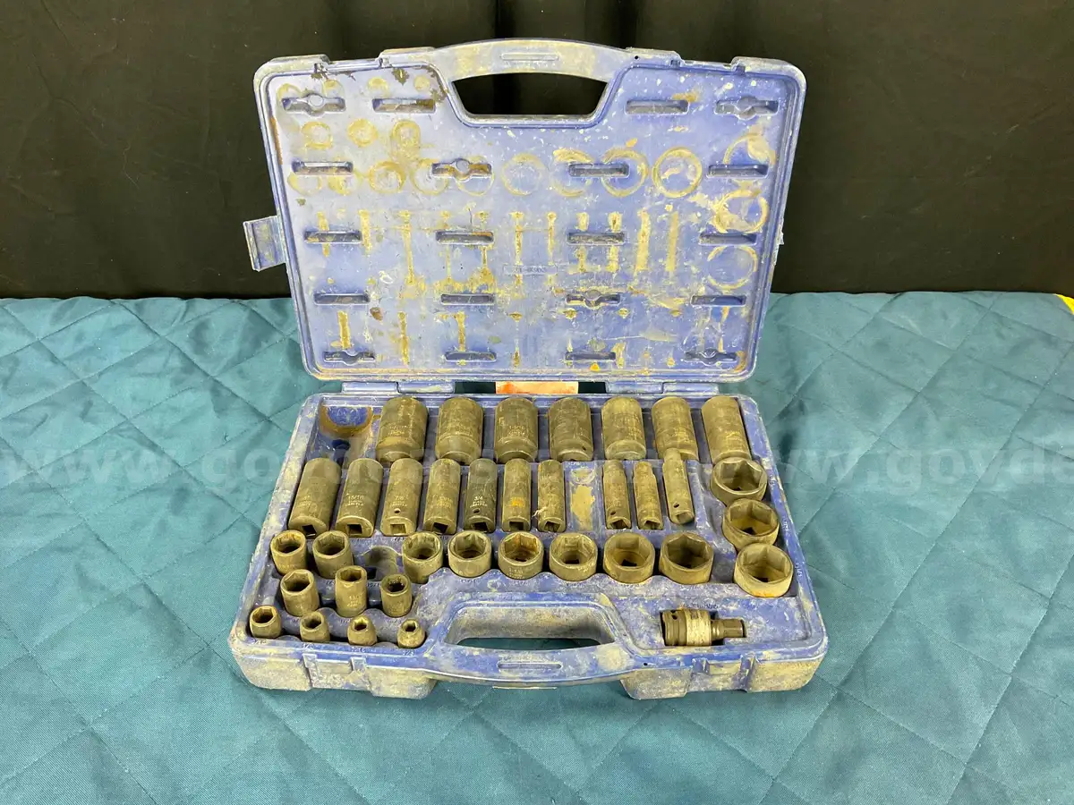 NAPA Carlyle 1/2" Master Impact Socket Set With Case | GovDeals