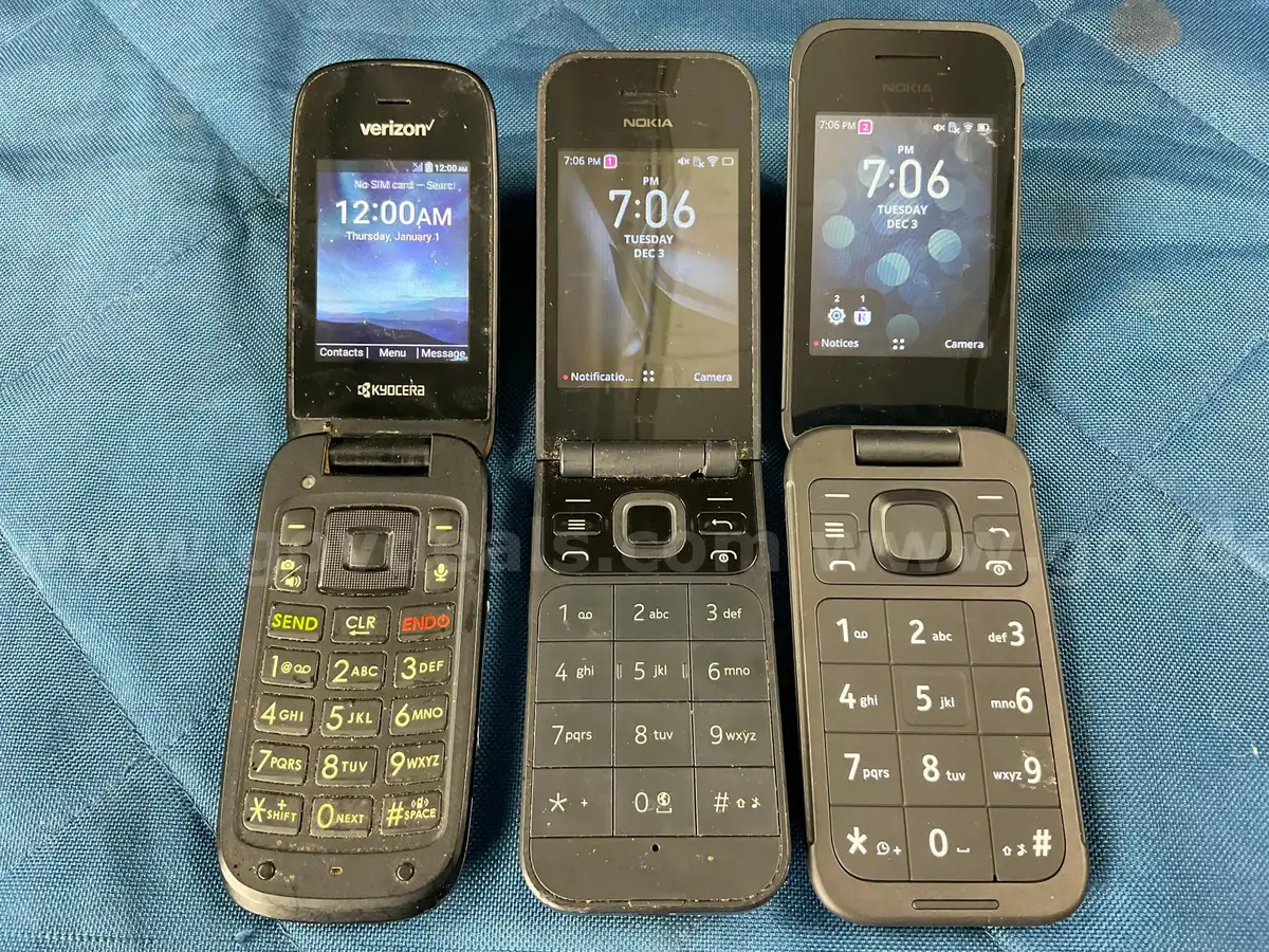 3 - Unlocked Folding Cell Phones, Nokia and Kyocera, All Power On ...