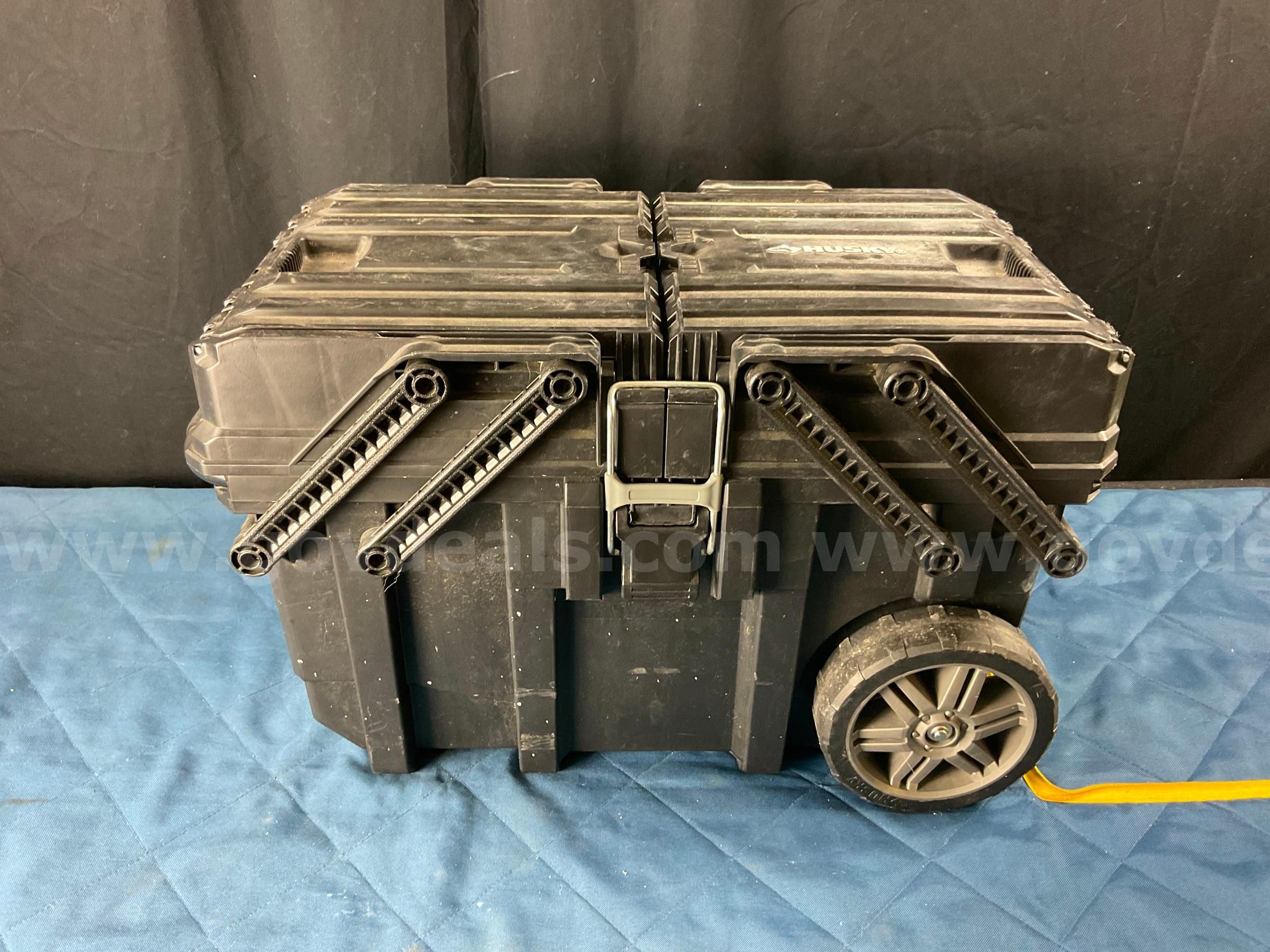 Husky 15 gal cantilever job box store