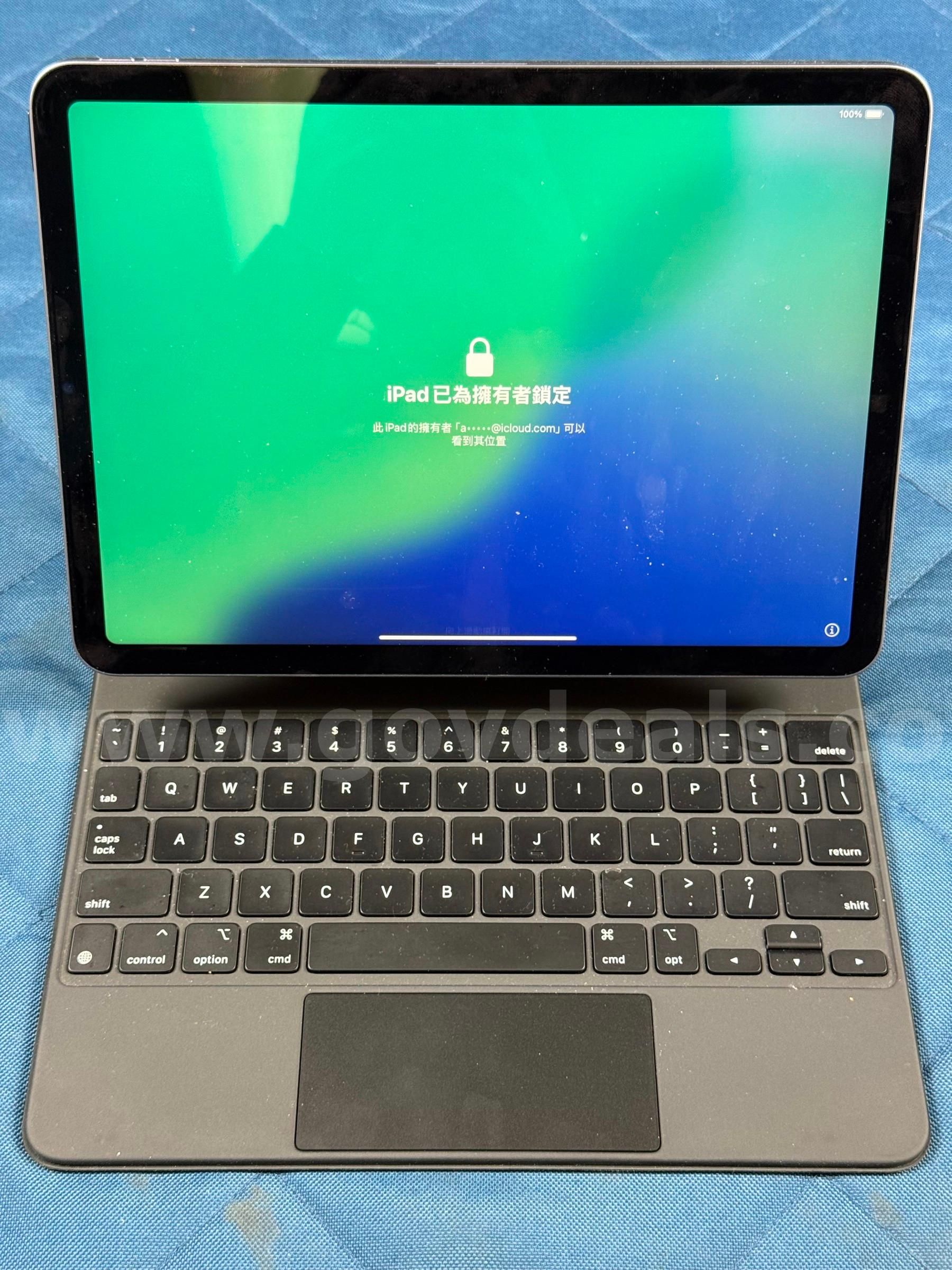 Apple iPad Air (User Locked) 5th Gen With Magic Keyboard Apple iPad Air (User Locked) 5th Gen With Magic Keyboard
