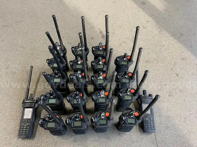 Motorola APX 7000XE Portable Radio Bundle | GovDeals