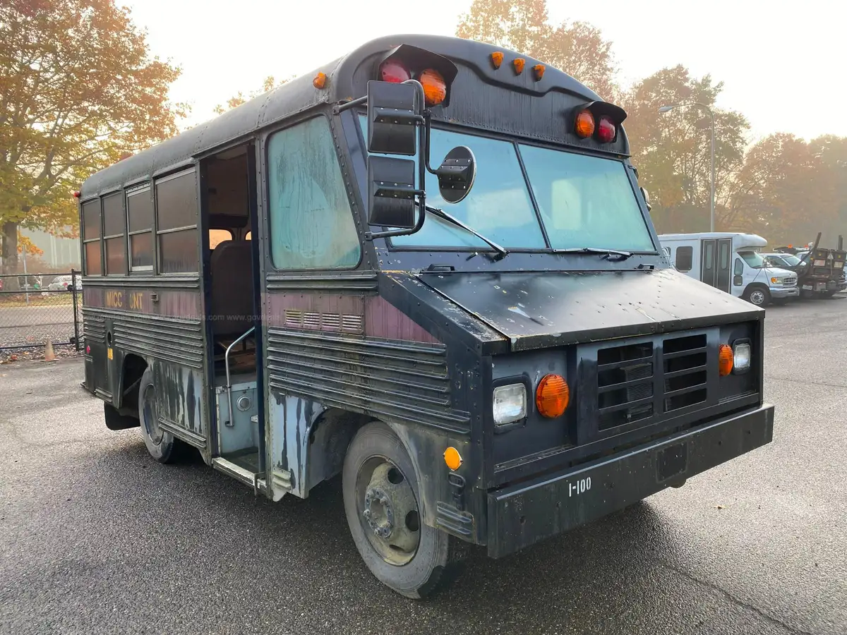1994 Chevrolet P30 Bluebird Short Bus (ID# 31052) (EF1) (23-3669) 310 ...