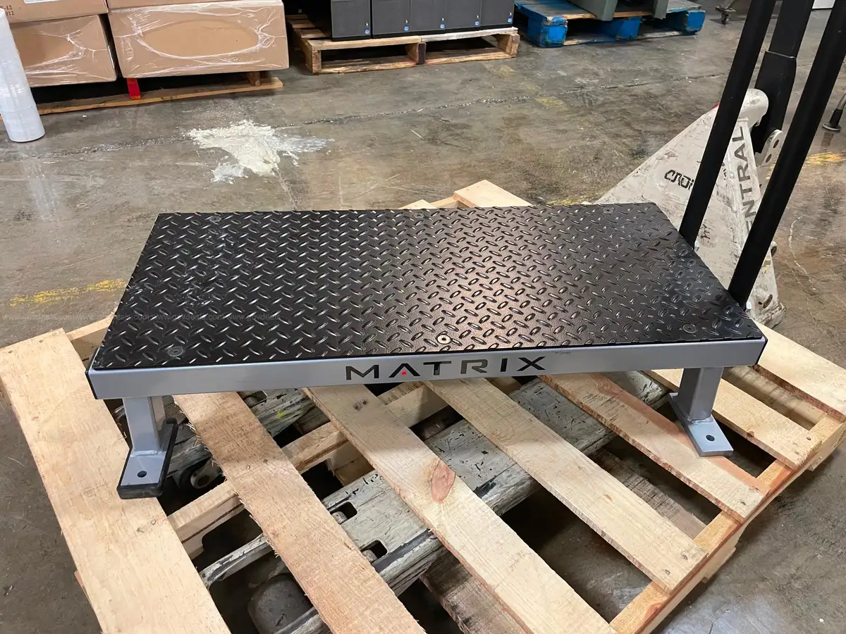 Lot of 10 Matrix Step-up Platform w/Handle | AllSurplus