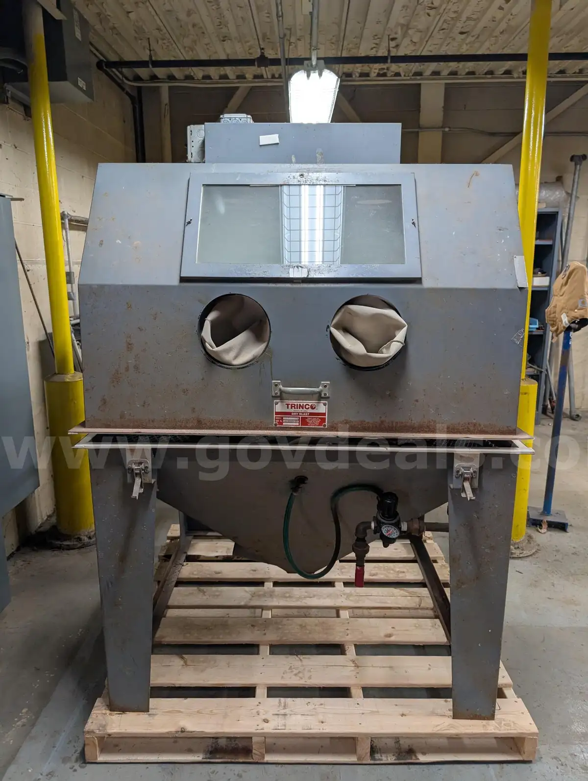 Trinco Model 48x48 Split Shell Direct Pressure Dry-Blast Sandblaster ...