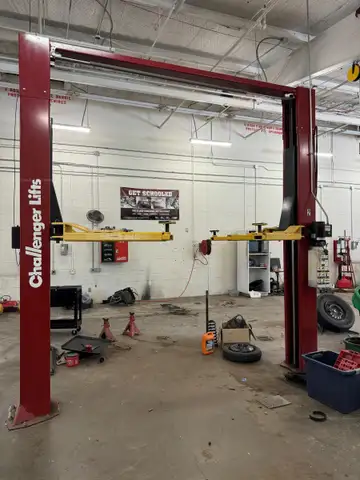 Challenger 2 post lift | GovDeals