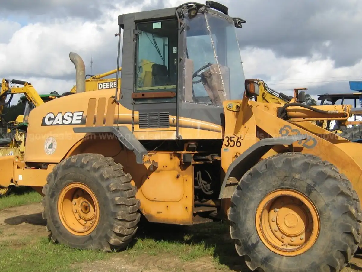 2001 Case Z-Bar Front End Loader Model 621D | GovDeals
