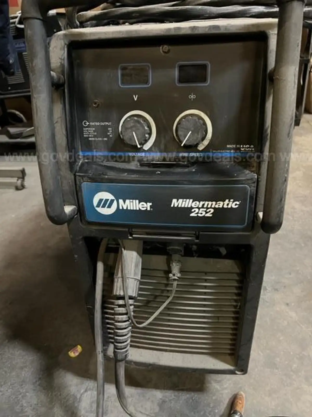 Miller MillerMatic 252 | AllSurplus