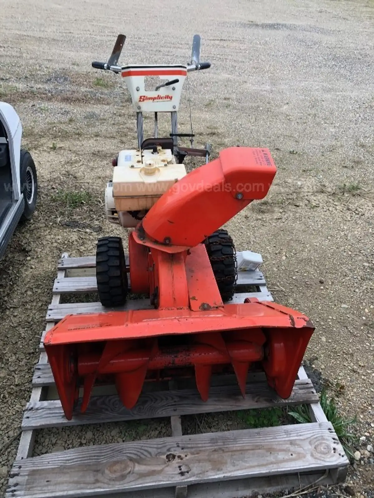 Simplicity Snow Blower | AllSurplus