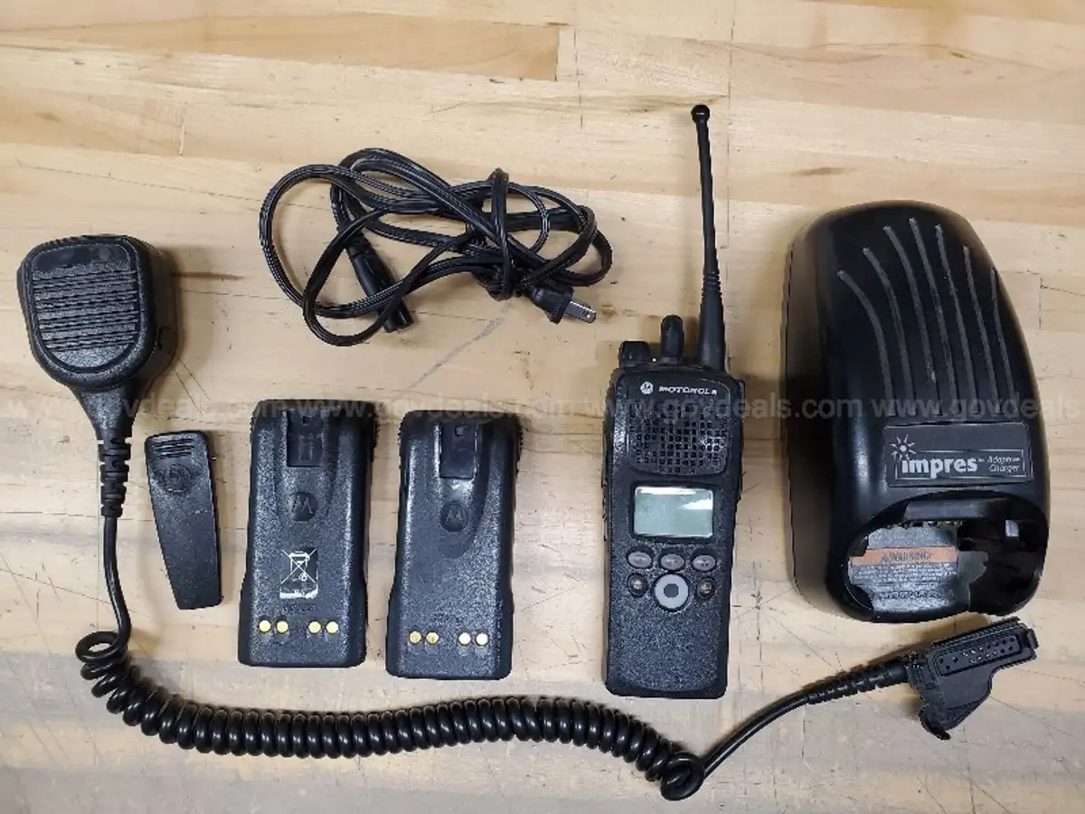 Motorola XTS 2500 Digital UHF 400 MHz handheld radios | AllSurplus