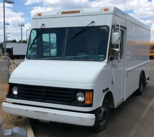 2000 Workhorse P30 GMC Step Van 1 Ton, High Cube Body, Walk In Door ...