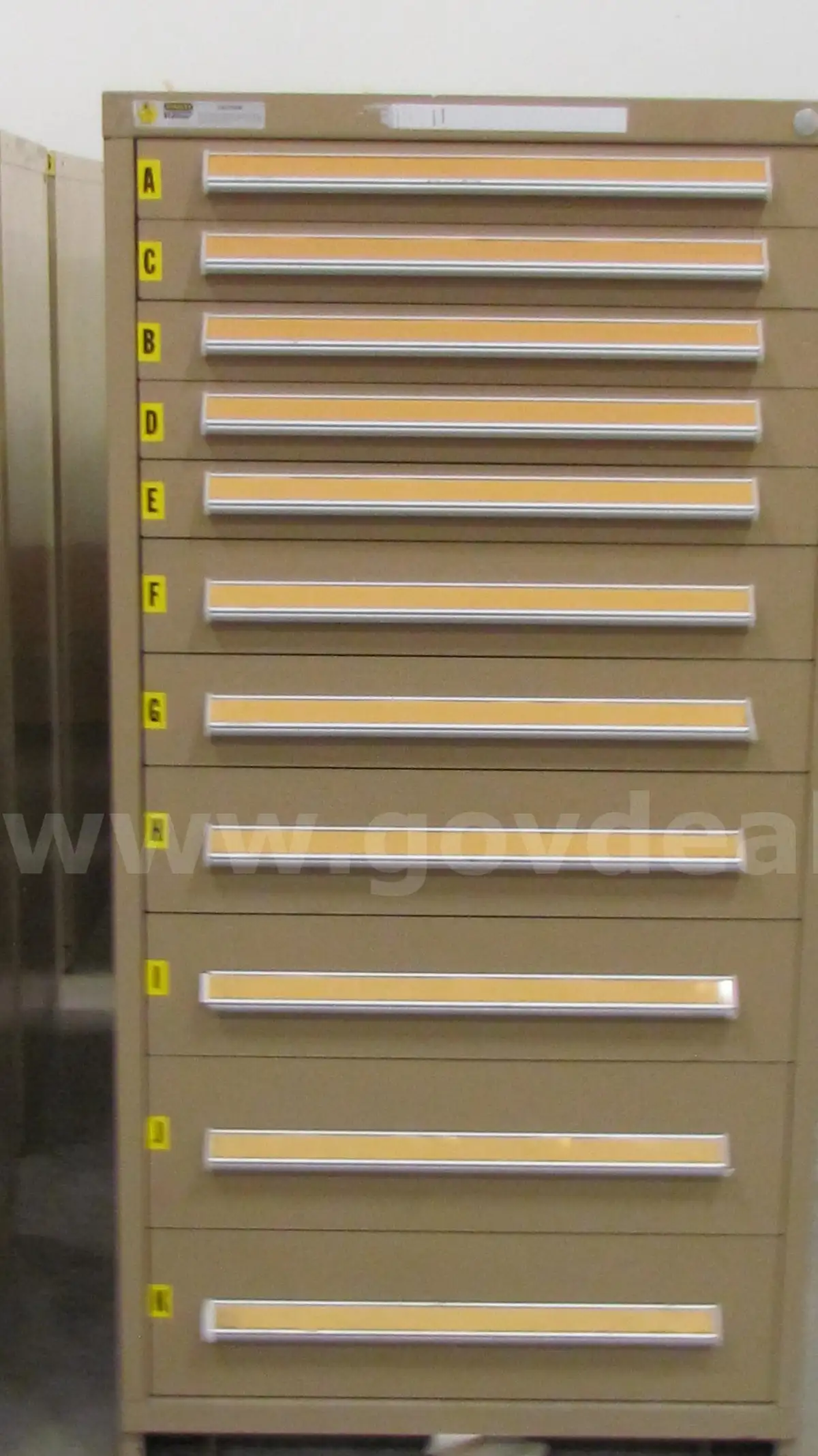 Vidmar Cabinet - 11 drawers | AllSurplus