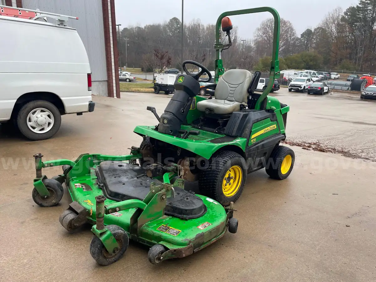 John Deere 1570 DSL FRONT DECK MOWER 4X4 | GovDeals